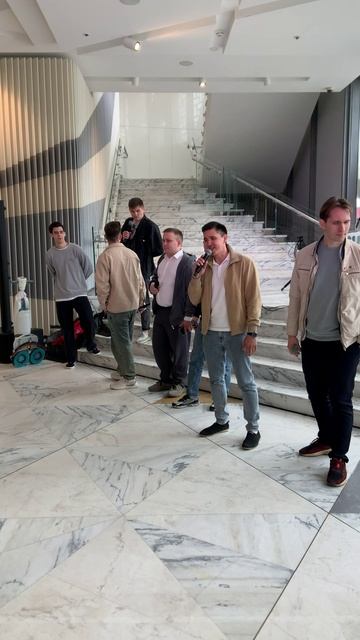 Владимир Яцкевич и мужской хор на чеке перед выступлением в Orion Hall