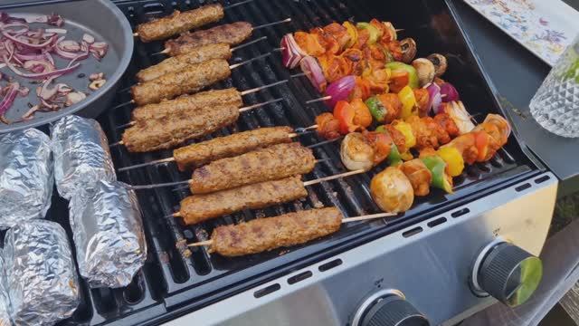 СТРОИМ УЮТ ПО-АНГЛИЙСКИ. РЕМОНТ ТУАЛЕТА, ЛЕТНЕЕ БАРБЕКЮ.