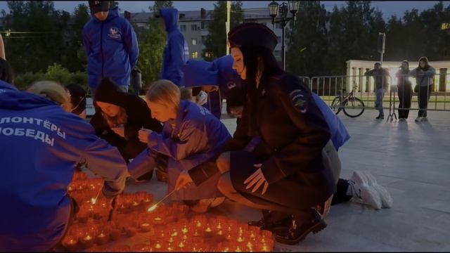 Сотрудники #ПолицияЮгры присоединились к общероссийской патриотической акции #СвечаПамяти