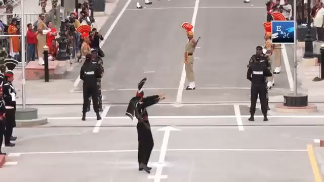 Церемония спуска флага прошла на границе Вагах 14 августа 2019 года (uu)