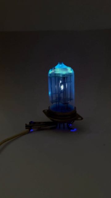 Советская лампа вспышка строботрон ИСШ-3 СССР| Strobotron ISsH-3 Soviet xenon impulse flash lamp