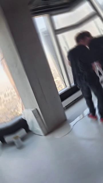 Почему выбирают эпоксидный пол при планировании офисных и коммерческих помещений?🏙