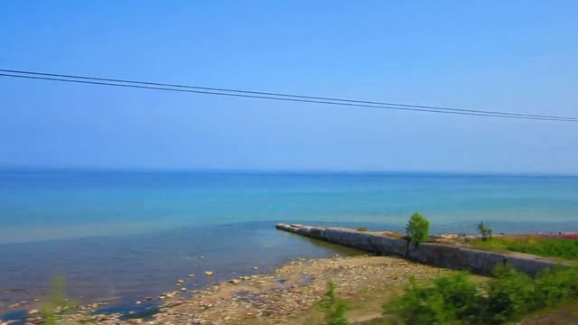 Вид_из_окна_поезда_озеро_Байкал_Республика_Бурятия