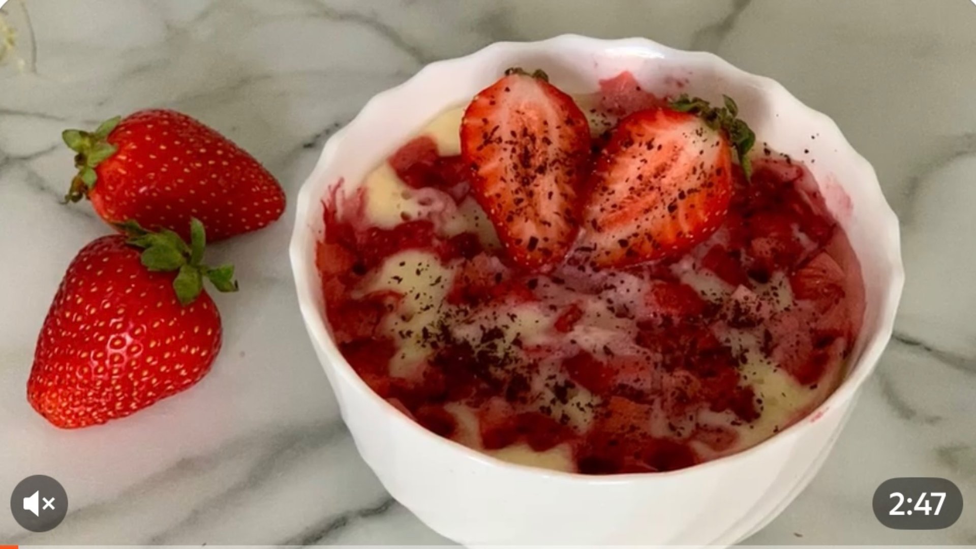 ВОТ ЧТО НУЖНО ГОТОВИТЬ ЛЕТОМ! СУПЕР БЫСТРЫЙ ЯГОДНЫЙ ДЕСЕРТ В МИКРОВОЛНОВКЕ НА ЗАВТРАК!