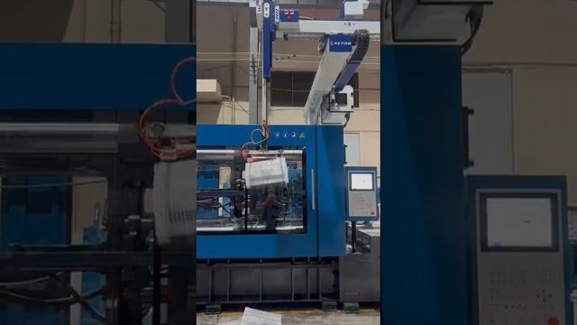 Литье перфорированных ящиков на ТПА Threeplast