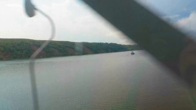 Вид_из_окна_поезда_река_Волга_Романовский_мост,_Зеленодольск