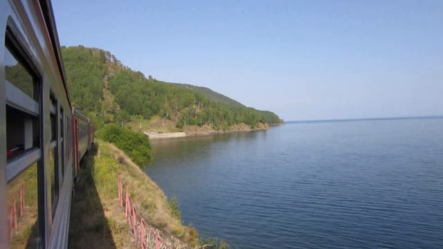 Вид_из_окна_поезда_озеро_Байкал_близ_п_Шумиха,_Кругобайкалка