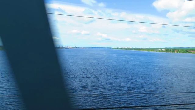 Вид_из_окна_поезда_река_Кама_в_Перми