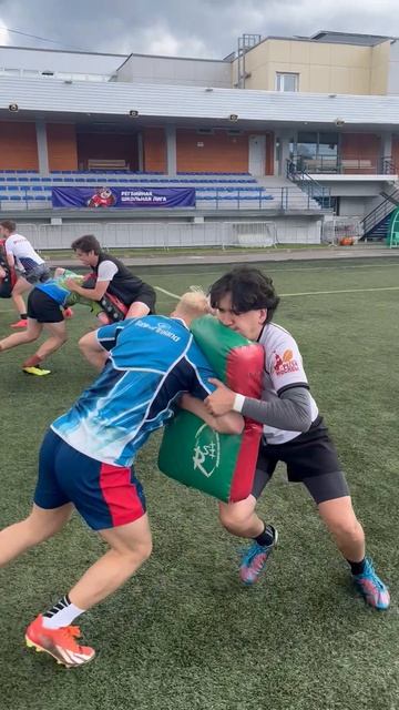 Специальное развивающее упражнение, которое имитирует вход в контакт и дальнейшее продвижение мяча