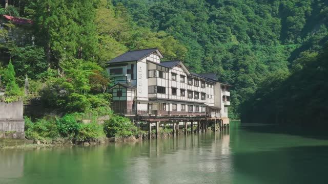 Уединенный японский онсэн-рёкан, куда можно добраться только на лодке  Oomaki Onsen