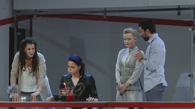 "Кроличья нора", спектакль