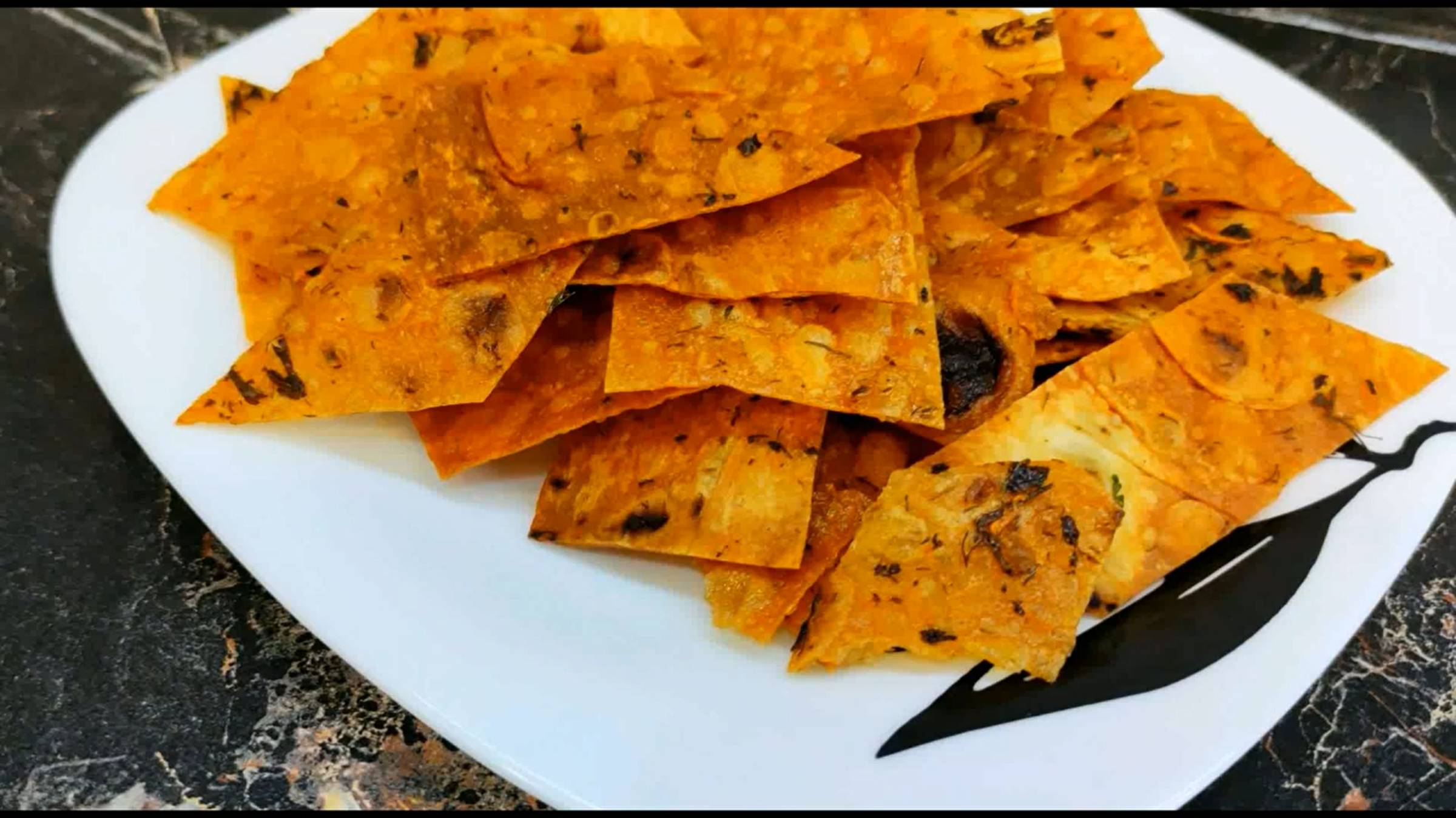 Чипсы из лаваша. Рецепт закуски. Недорогая и вкусная замена дорогим чипсам.