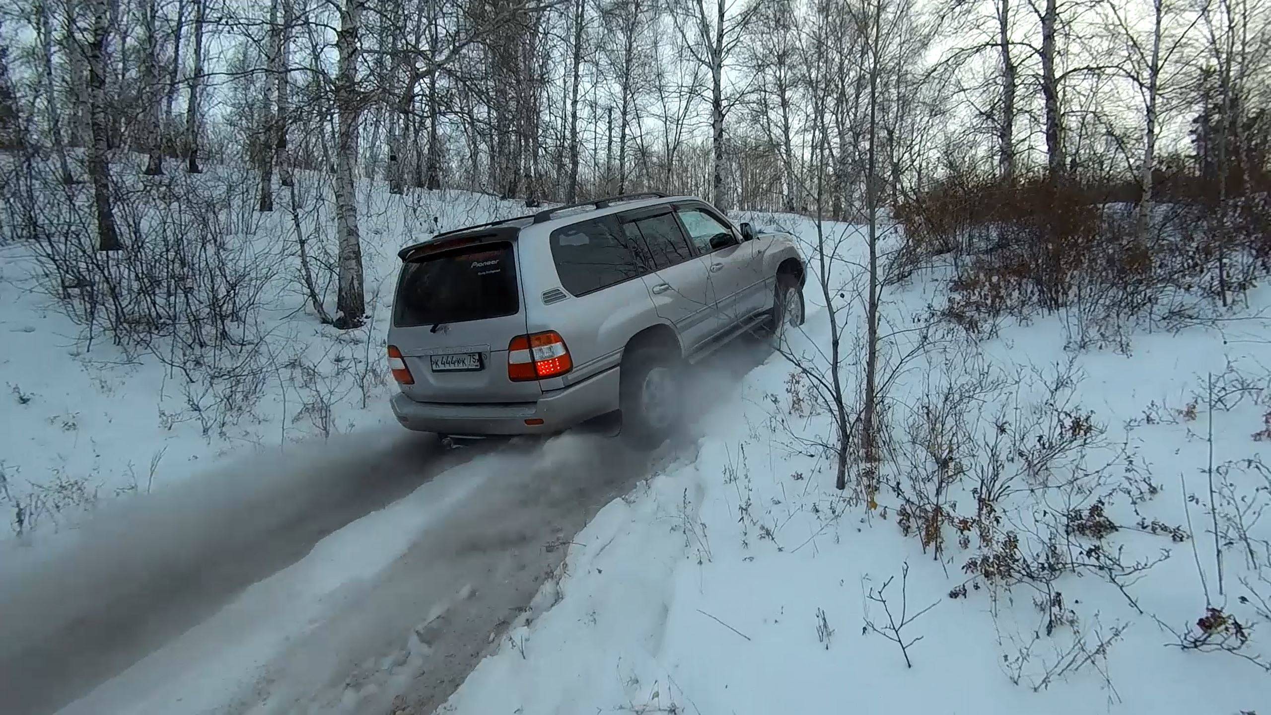 Делика на заварке против стоковых авто (Lexus LX 470, Land Cruiser 100, Lada 4x4, Delica)