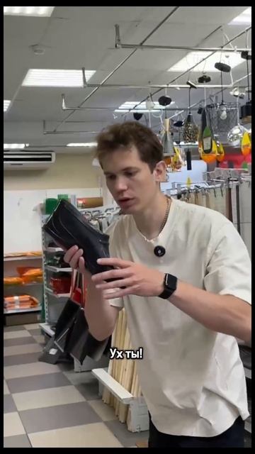 А какая любимая обувь у вас? У нас - галоши😅