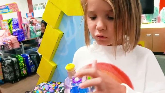 Мистер Макс • Mister Max - Мальчики против девочек Покупки в школу