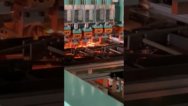 Многоэлектродная машина со сменными рабочими столами