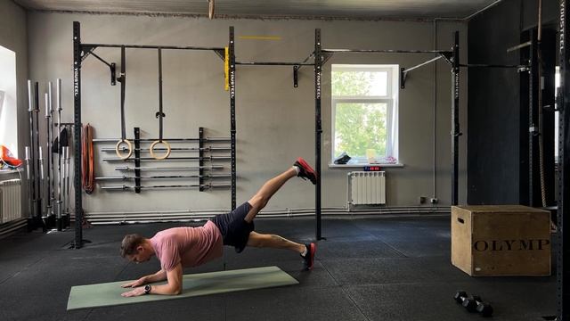 Планка на предплечьях с попеременным подъемом ног