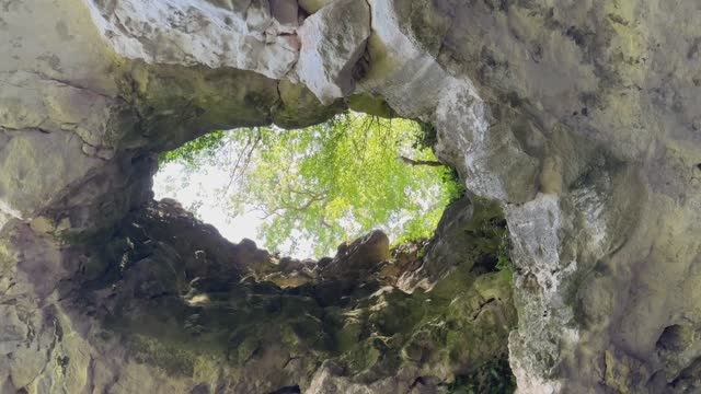 Дырявый грот Тешик-Коба. Недалеко от Мангупа, Крым - 1