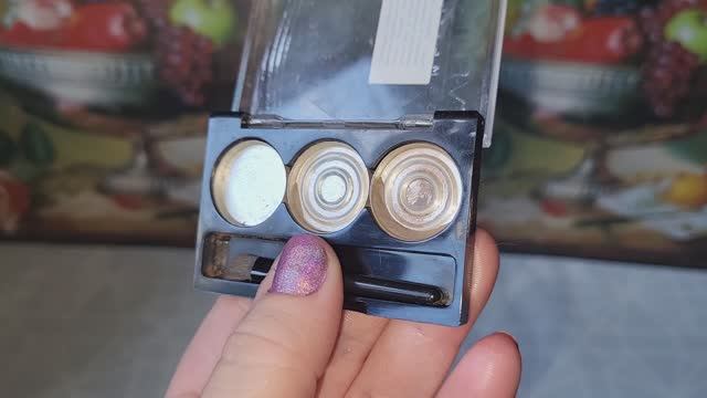 Косметика для лица, затертая до дыр.....