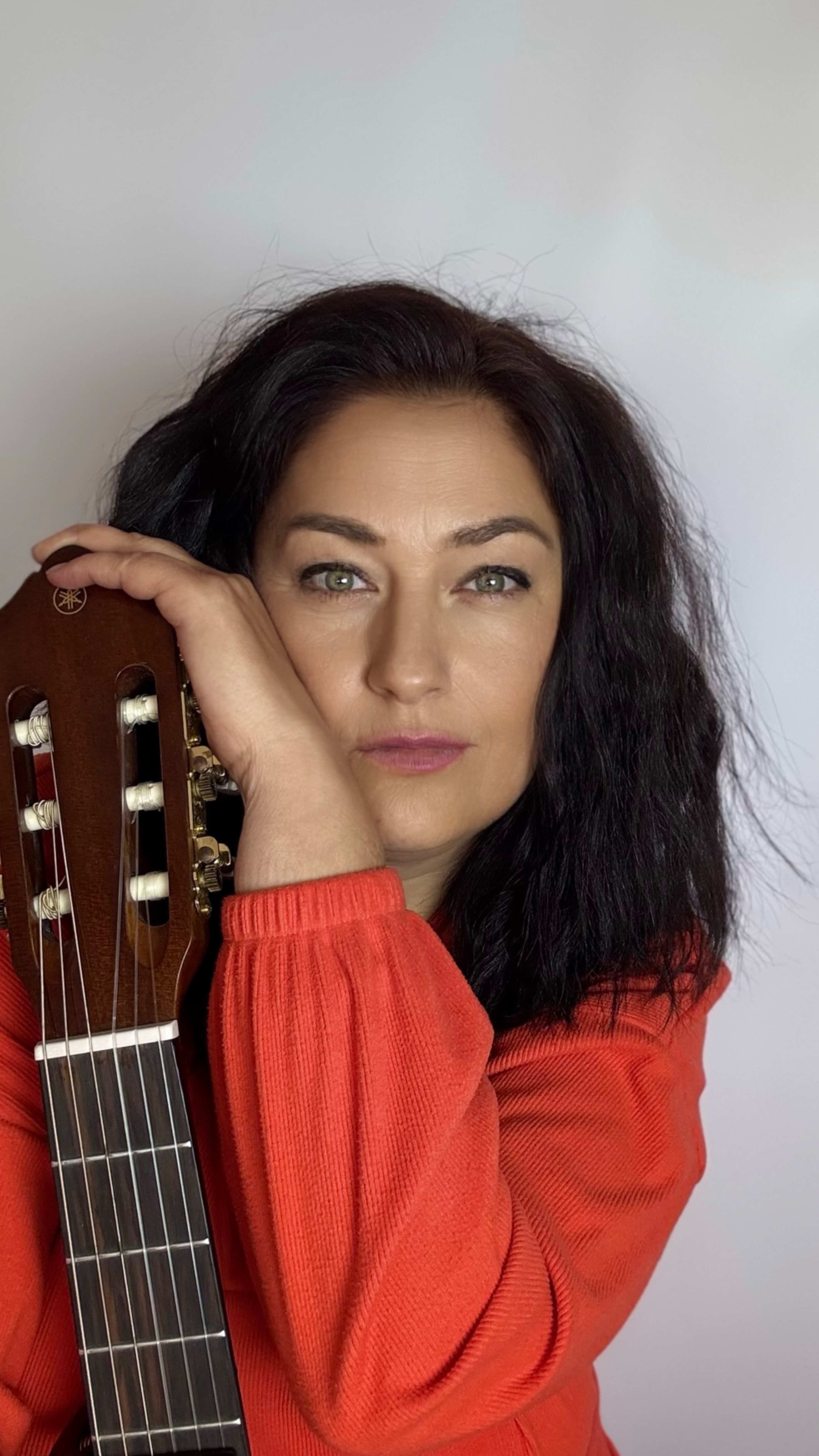 А река течёт….