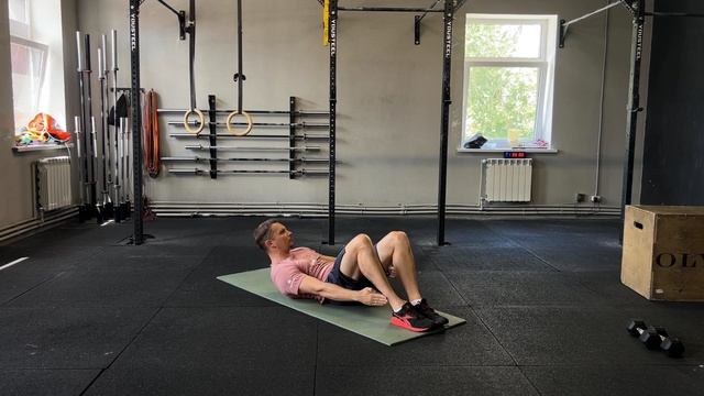 Боковые скручивания лежа на спине (касание пяток)