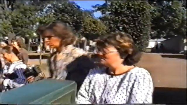 Петродворец - Ирина , Надя , Женя , Света , Алёна   снимает - Валера