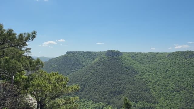 Вид на Мангуп с плато "Чардаклы-Баир" напротив - 4. Очень хорошо видны все мысы Мангупа со стороны