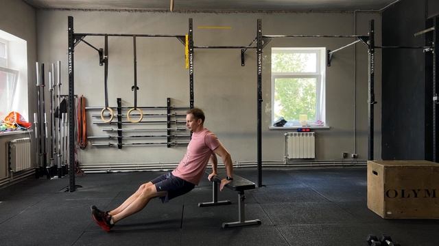 Обратные отжимания от скамьи