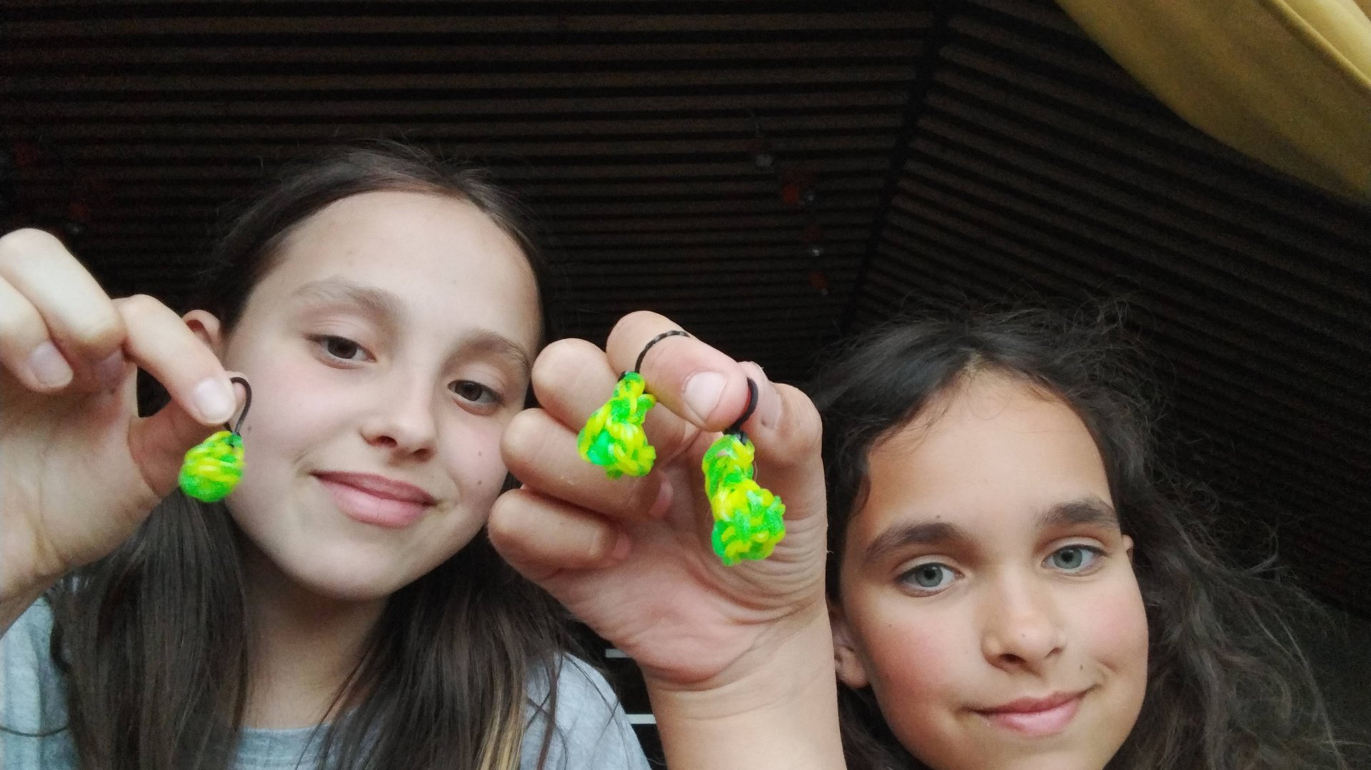 Груша из резиночек!🍐🍐🍐 Делаем на крючке.