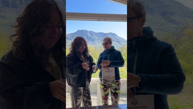 Елена и Светлана : "...как хорошо все сложилось...я полюбила Крым...семья появилась...лагерю вперед"