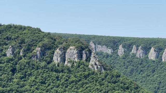 Вид на Мангуп с плато "Чардаклы-Баир" напротив - 1. Очень хорошо видны все мысы Мангупа со стороны