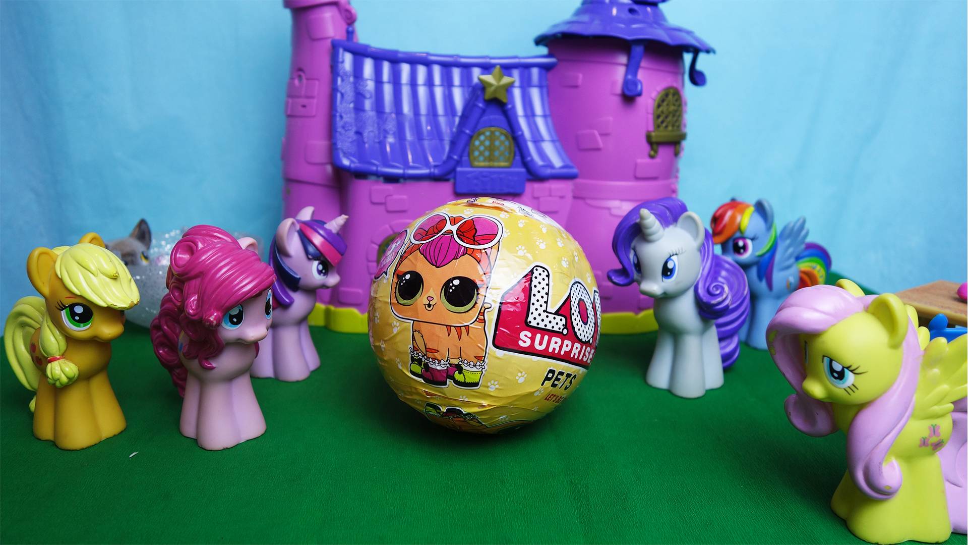 Флаттершай нашли шар LOL Pets 🐾🎀 Кто подкинул сюрприз? | My Little Pony 🌈 | Mimi Play