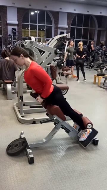 Экстензия, стопы параллельно.