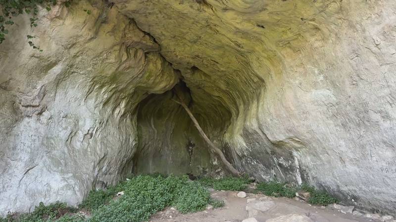 Дырявый грот Тешик-Коба. Недалеко от Мангупа, Крым - 2