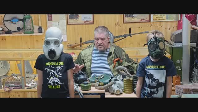 Лекторы патриотического центра БОБР . Противогазы.