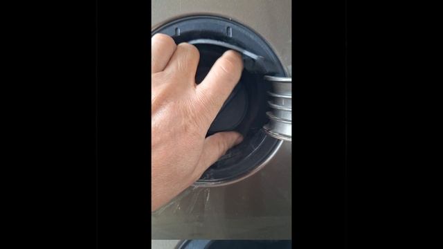 Как просто снять лючок бензобака на Шкода румстер