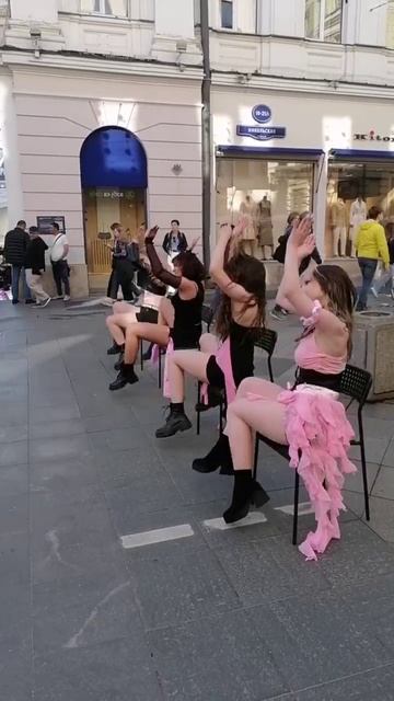 Танец со стульями