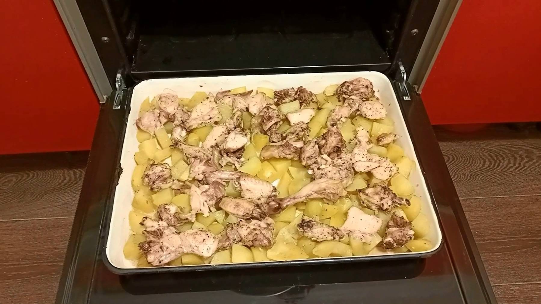 Курочка с картошкой.