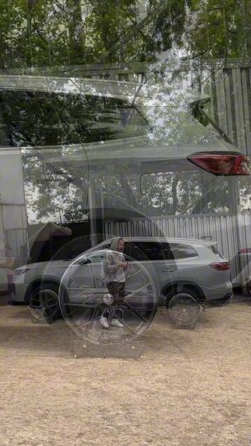 Chery Tiggo 8 PRO MAX на примерке дисков в 20-ом диаметре