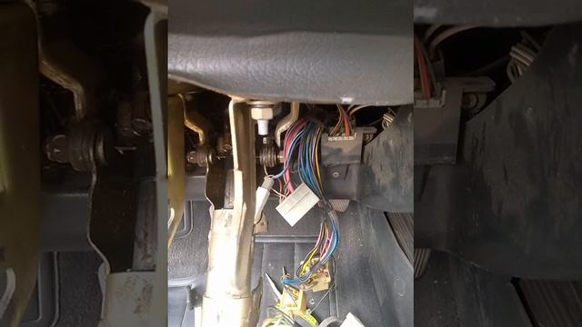 Руль болтается - замена подшипников вала рулевого управления