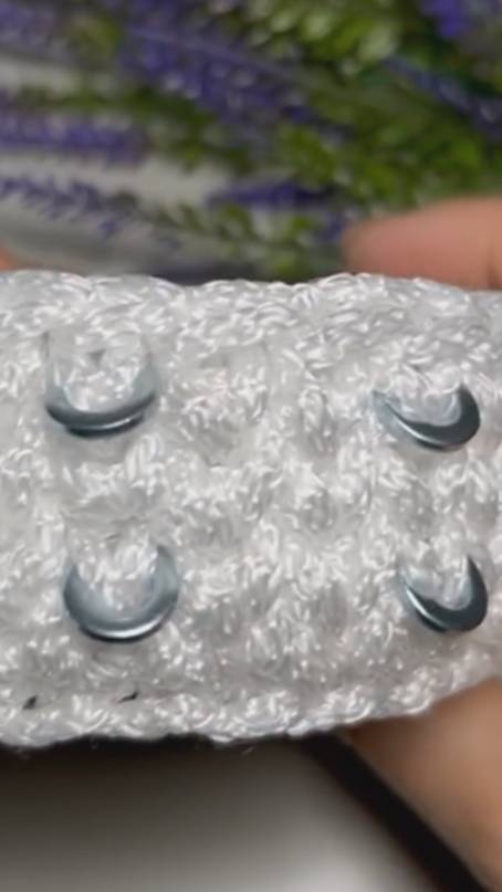 Чтоб корзинке индустриальный шик придать, надо оцинкованную шайбу взять....