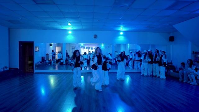 [K-POP ВЫПУСКНОЙ] Stray Kids 'Walkin On Water' dance cover by Dancore, педагог Анна Семёнова