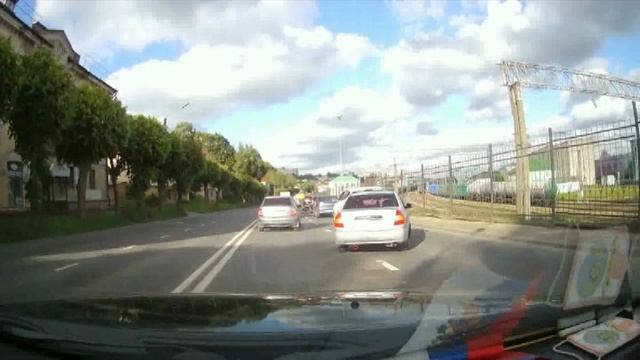 Перестроение по-русски в пробке на Витебском шоссе. Перекресток у Шайбы.