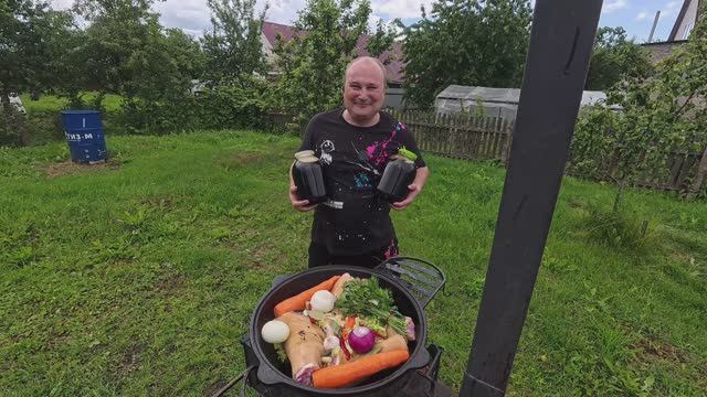 РУЛЬКИ ТОМЛЁНЫЕ В ТЁМНОМ ПИВЕ В КАЗАНЕ НА КОСТРЕ! ЖАРЕНАЯ КАРТОШКА НА САДЖЕ! ВЫ БУДЕТЕ В ВОСТОРГЕ!