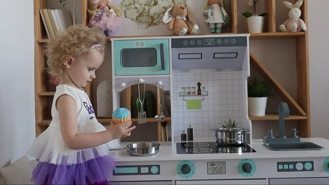 Детская деревянная игровая кухня "Блуми Стайл" с 4 предметами посуды