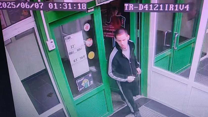 В Тюмени полицейские устанавливают личность мужчины, подозреваемого в краже #72регион #мвдроссии