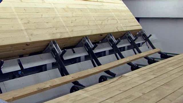 Разборщик сушильного пакета с горкой перед ускорителем в четырехсторонний станок