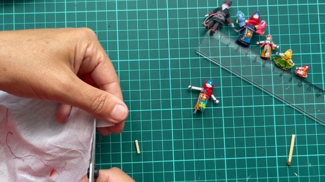 Мастер-класс как сделать куклы мотанки в спичечном коробке.