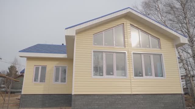 Prefab-дом до и после фасадной отделки