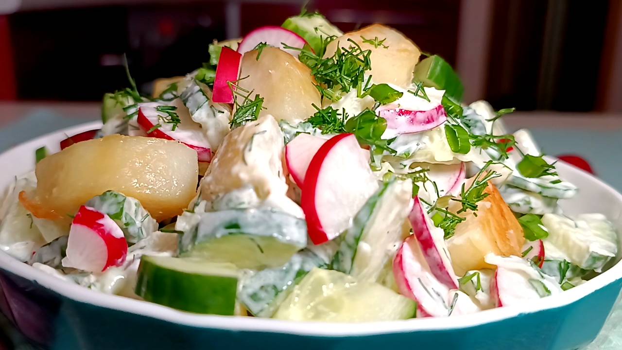 📌 Салат Утро дачника - из редиса, огурца и молодого картофеля в сметанно-горчичной заправке